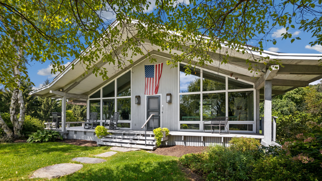 Vacation Rentals at Stratton & Manchester – Meadow Homes